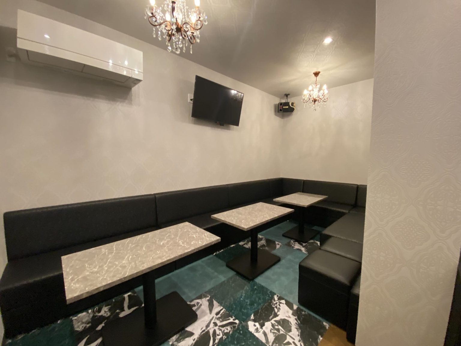 【公式】SNACK Room（ルーム） | 群馬県高崎市のアットホームなスナックRoom | 楽しみと安らぎの空間を貴方に